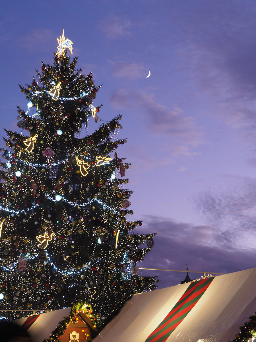 What to Wear to Christmas Markets in Europe and Beyond